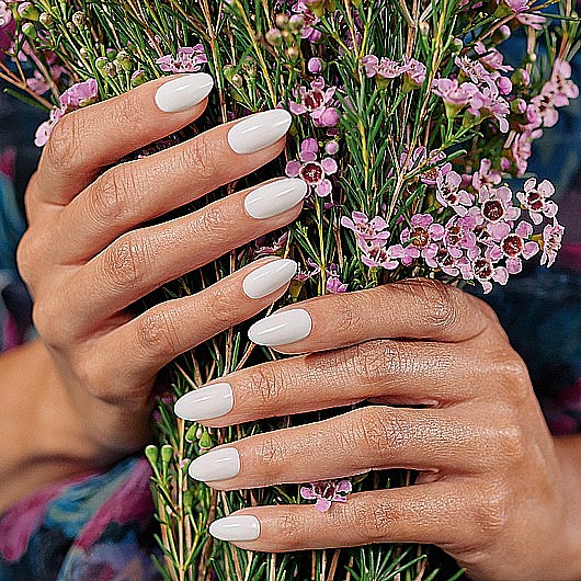 CND Shellac Lady Lilly לק ג'ל היפואלרגני בצבע לבן קלאסי אטום | CND | לקים וג'לים | פיין קוסמטיקס